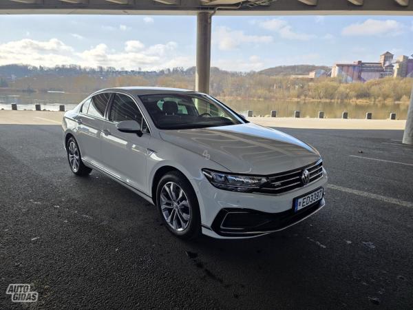 White Volkswagen Passat 2020 in Kaunas, with an engine capacity of 1.40 L and mileage of 62 thousand km for 21750 €, photo 1 on AUTOMOTO.COM.LV