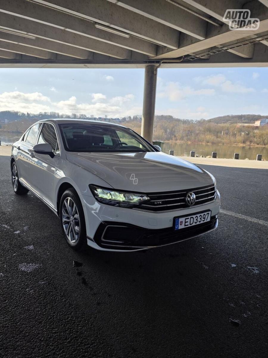 White Volkswagen Passat 2020 in Kaunas, with an engine capacity of 1.40 L and mileage of 62 thousand km for 21750 €, photo 3 on AUTOMOTO.COM.LV