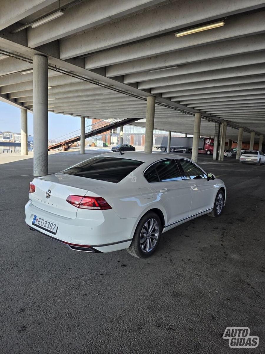 White Volkswagen Passat 2020 in Kaunas, with an engine capacity of 1.40 L and mileage of 62 thousand km for 21750 €, photo 5 on AUTOMOTO.COM.LV
