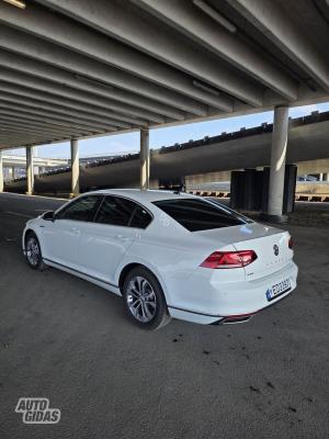 White Volkswagen Passat 2020 in Kaunas, with an engine capacity of 1.40 L and mileage of 62 thousand km for 21750 €, photo 8 on AUTOMOTO.COM.LV
