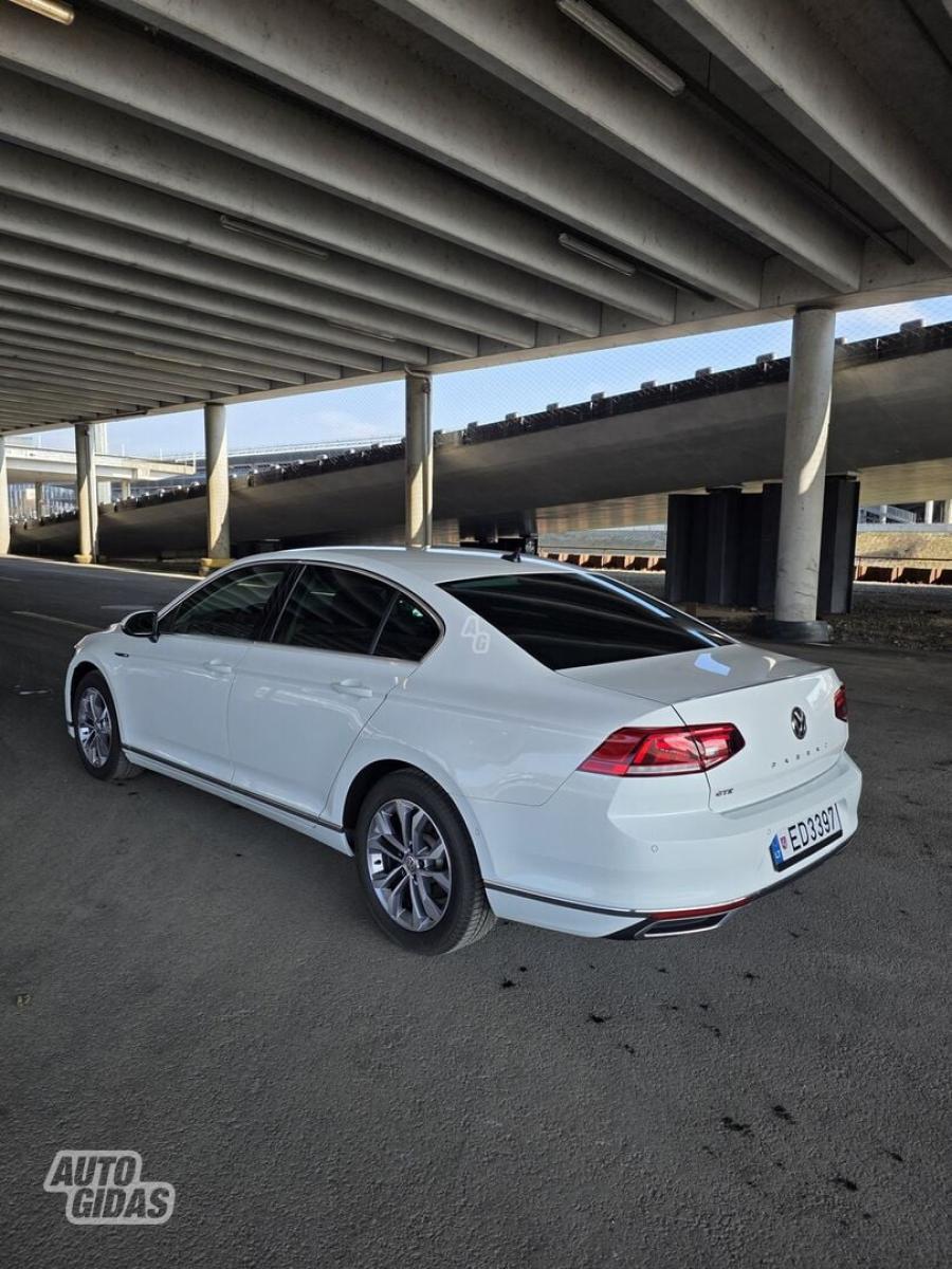 White Volkswagen Passat 2020 in Kaunas, with an engine capacity of 1.40 L and mileage of 62 thousand km for 21750 €, photo 8 on AUTOMOTO.COM.LV