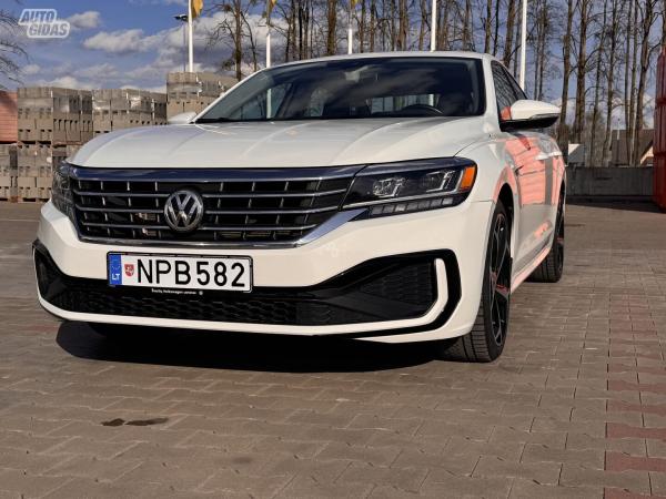 White Volkswagen Passat 2020 in Kaunas, with an engine capacity of 2.00 L and mileage of 100 thousand km for 16500 €, photo 2 on AUTOMOTO.COM.LV