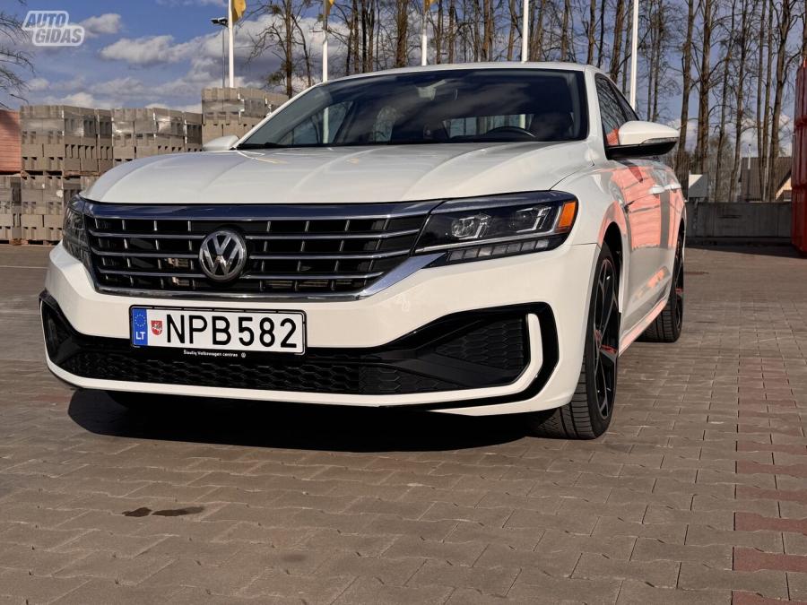 White Volkswagen Passat 2020 in Kaunas, with an engine capacity of 2.00 L and mileage of 100 thousand km for 16500 €, photo 3 on AUTOMOTO.COM.LV
