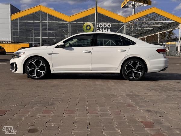 White Volkswagen Passat 2020 in Kaunas, with an engine capacity of 2.00 L and mileage of 100 thousand km for 16500 €, photo 7 on AUTOMOTO.COM.LV