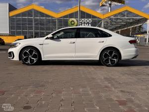 White Volkswagen Passat 2020 in Kaunas, with an engine capacity of 2.00 L and mileage of 100 thousand km for 16500 €, photo 8 on AUTOMOTO.COM.LV