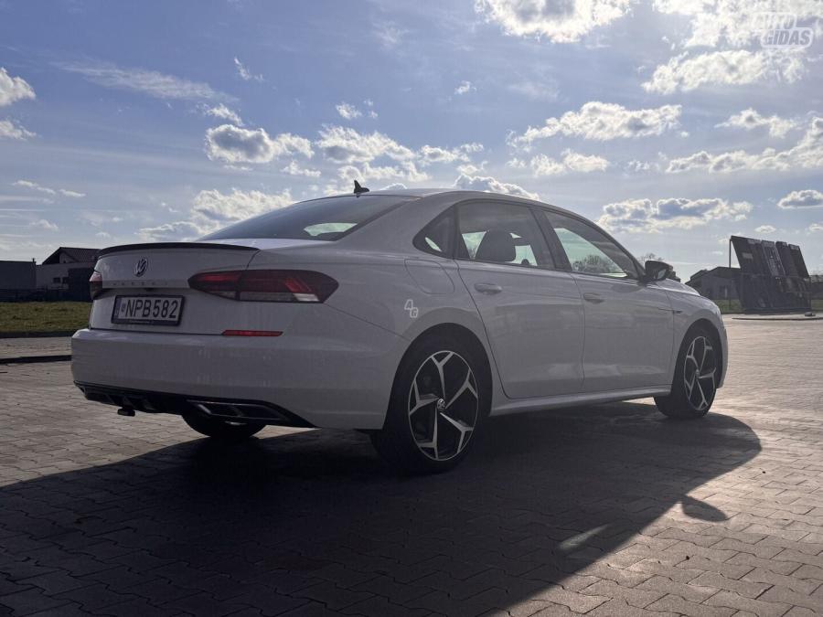 White Volkswagen Passat 2020 in Kaunas, with an engine capacity of 2.00 L and mileage of 100 thousand km for 16500 €, photo 9 on AUTOMOTO.COM.LV