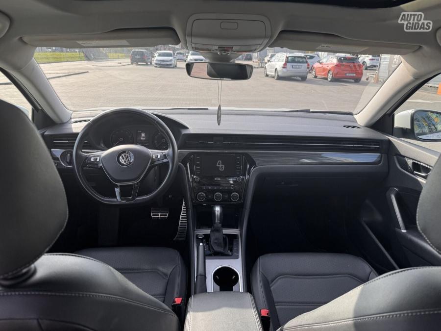 White Volkswagen Passat 2020 in Kaunas, with an engine capacity of 2.00 L and mileage of 100 thousand km for 16500 €, photo 11 on AUTOMOTO.COM.LV