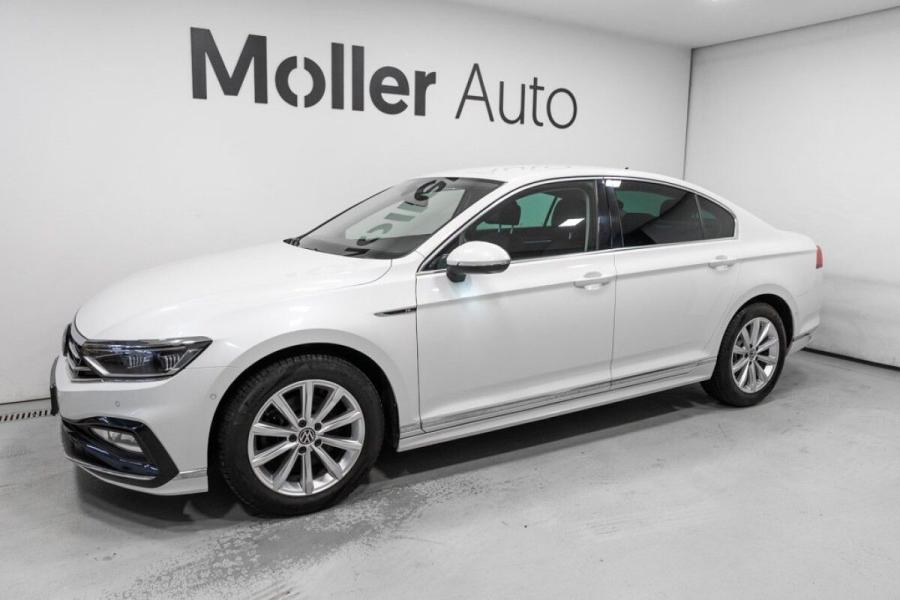 White Volkswagen Passat 2021 in Vilnius, with an engine capacity of 1.50 L and mileage of 84 thousand km for 21900 €, photo 3 on AUTOMOTO.COM.LV