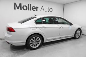 White Volkswagen Passat 2021 in Vilnius, with an engine capacity of 1.50 L and mileage of 84 thousand km for 21900 €, photo 5 on AUTOMOTO.COM.LV