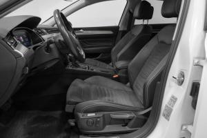 White Volkswagen Passat 2021 in Vilnius, with an engine capacity of 1.50 L and mileage of 84 thousand km for 21900 €, photo 6 on AUTOMOTO.COM.LV