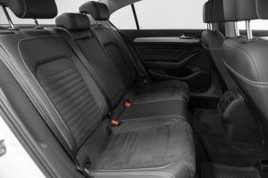 White Volkswagen Passat 2021 in Vilnius, with an engine capacity of 1.50 L and mileage of 84 thousand km for 21900 €, photo 9 on AUTOMOTO.COM.LV