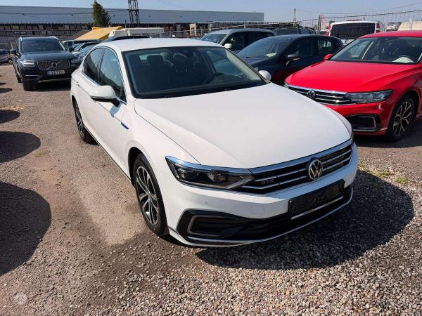 Balts Volkswagen Passat 2021 Kauņa, ar dzinēja tilpumu 1.40 L un nobraukumu 110 tūkst. km par 17999 €, foto 1 vietnē AUTOMOTO.COM.LV