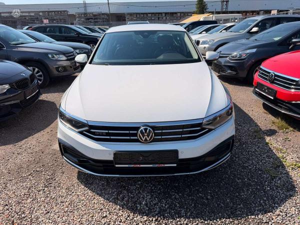 Balts Volkswagen Passat 2021 Kauņa, ar dzinēja tilpumu 1.40 L un nobraukumu 110 tūkst. km par 17999 €, foto 2 vietnē AUTOMOTO.COM.LV