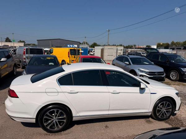 Balts Volkswagen Passat 2021 Kauņa, ar dzinēja tilpumu 1.40 L un nobraukumu 110 tūkst. km par 17999 €, foto 4 vietnē AUTOMOTO.COM.LV