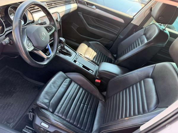 Balts Volkswagen Passat 2021 Kauņa, ar dzinēja tilpumu 1.40 L un nobraukumu 110 tūkst. km par 17999 €, foto 8 vietnē AUTOMOTO.COM.LV