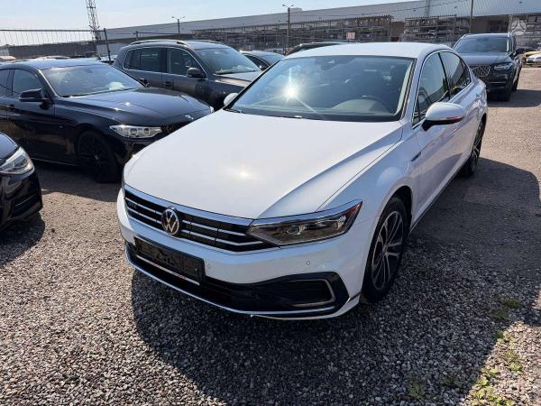 Balts Volkswagen Passat 2021 Kauņa, ar dzinēja tilpumu 1.40 L un nobraukumu 110 tūkst. km par 17999 €, foto 1 vietnē AUTOMOTO.COM.LV