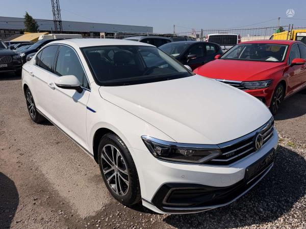 Balts Volkswagen Passat 2021 Kauņa, ar dzinēja tilpumu 1.40 L un nobraukumu 110 tūkst. km par 17999 €, foto 2 vietnē AUTOMOTO.COM.LV