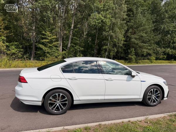 White Volkswagen Passat 2021 in Kaunas, with an engine capacity of 1.40 L and mileage of 110 thousand km for 17900 €, photo 2 on AUTOMOTO.COM.LV