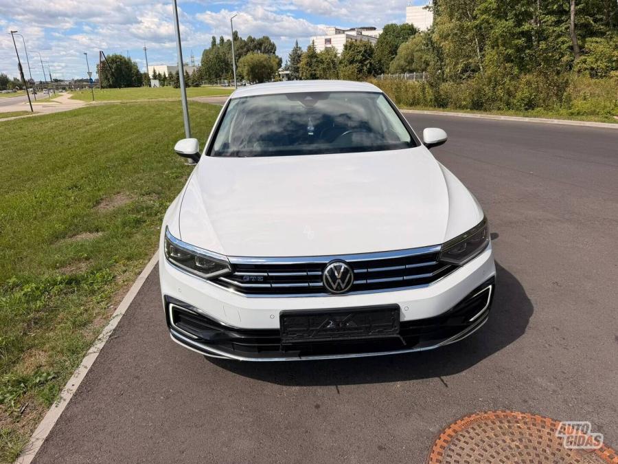 Balts Volkswagen Passat 2021 Kauņa, ar dzinēja tilpumu 1.40 L un nobraukumu 110 tūkst. km par 17900 €, foto 4 vietnē AUTOMOTO.COM.LV