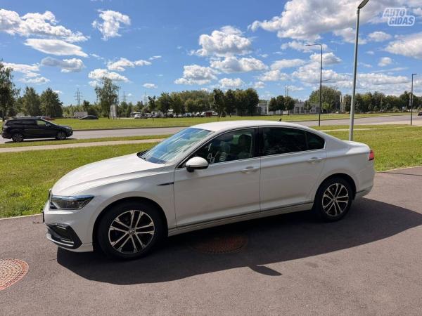 White Volkswagen Passat 2021 in Kaunas, with an engine capacity of 1.40 L and mileage of 110 thousand km for 17900 €, photo 5 on AUTOMOTO.COM.LV