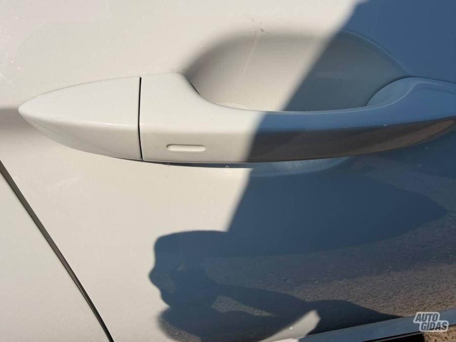 Balts Volkswagen Passat 2021 Kauņa, ar dzinēja tilpumu 1.40 L un nobraukumu 110 tūkst. km par 17900 €, foto 24 vietnē AUTOMOTO.COM.LV