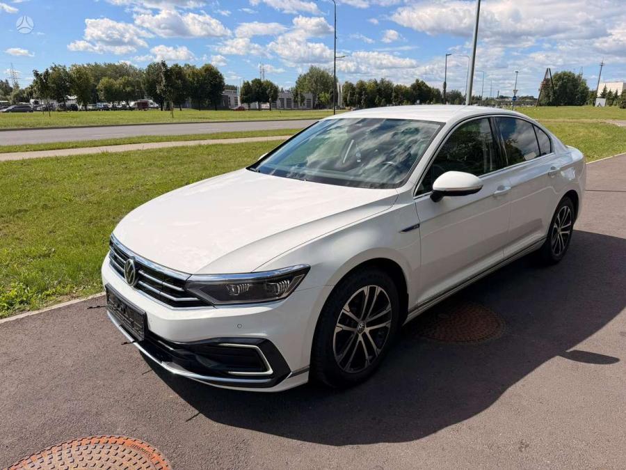 Balts Volkswagen Passat 2021 Kauņa, ar dzinēja tilpumu 1.40 L un nobraukumu 110 tūkst. km par 17950 €, foto 1 vietnē AUTOMOTO.COM.LV