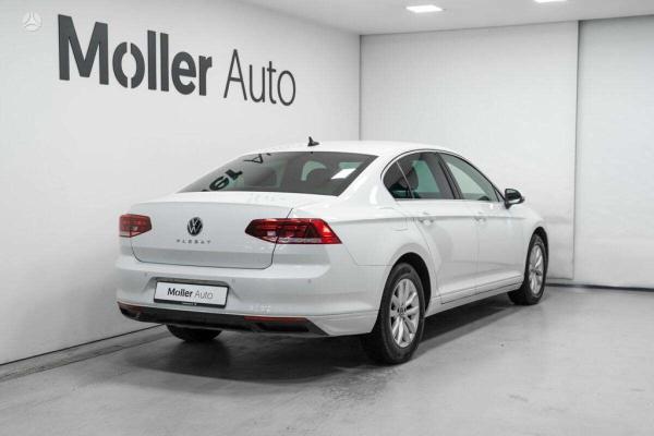 White Volkswagen Passat 2022 in Vilnius, with an engine capacity of 1.50 L and mileage of 111 thousand km for 18500 €, photo 4 on AUTOMOTO.COM.LV