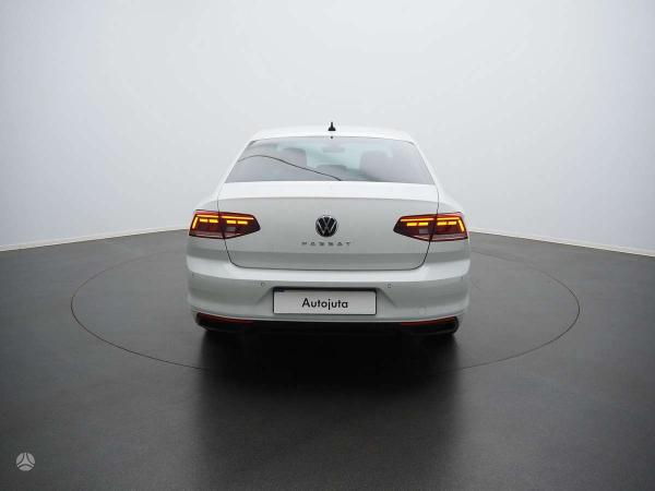 Volkswagen Passat 2022 Viļņa vietnē Balts Volkswagen Passat 2022 Viļņa, ar dzinēja tilpumu 1.50 L un nobraukumu 85 tūkst. km par 16600 €, foto 6 vietnē AUTOMOTO.COM.LV