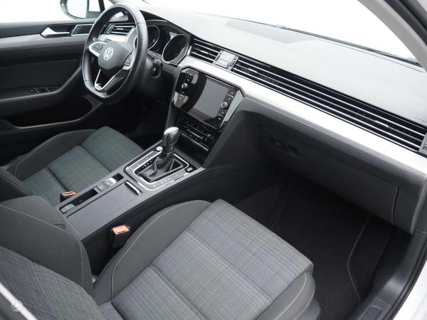 Volkswagen Passat 2022 Viļņa vietnē Balts Volkswagen Passat 2022 Viļņa, ar dzinēja tilpumu 1.50 L un nobraukumu 85 tūkst. km par 16600 €, foto 11 vietnē AUTOMOTO.COM.LV