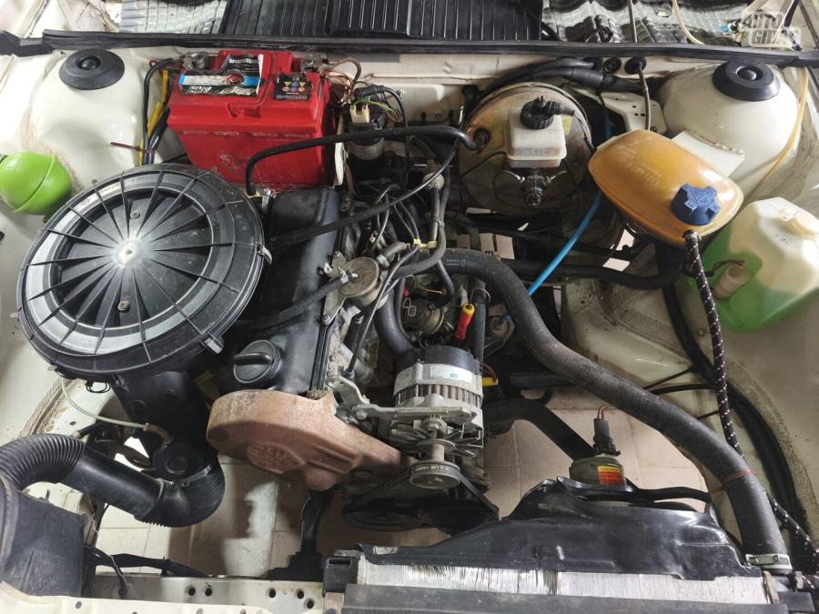 Balts Volkswagen Passat 1988 Ignalina, ar dzinēja tilpumu 1.80 L un nobraukumu 199 tūkst. km par 1499 €, foto 11 vietnē AUTOMOTO.COM.LV