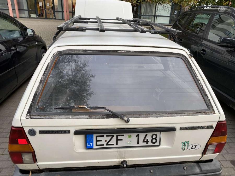 Balts Volkswagen Passat 1988 Viļņa, ar dzinēja tilpumu 1.78 L un nobraukumu 300 tūkst. km par 1700 €, foto 4 vietnē AUTOMOTO.COM.LV