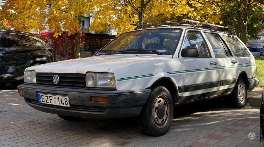 Balts Volkswagen Passat 1988 Viļņa, ar dzinēja tilpumu 1.78 L un nobraukumu 300 tūkst. km par 1700 €, foto 5 vietnē AUTOMOTO.COM.LV