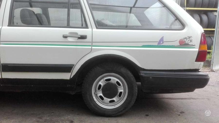 Balts Volkswagen Passat 1988 Viļņa, ar dzinēja tilpumu 1.78 L un nobraukumu 300 tūkst. km par 1700 €, foto 8 vietnē AUTOMOTO.COM.LV