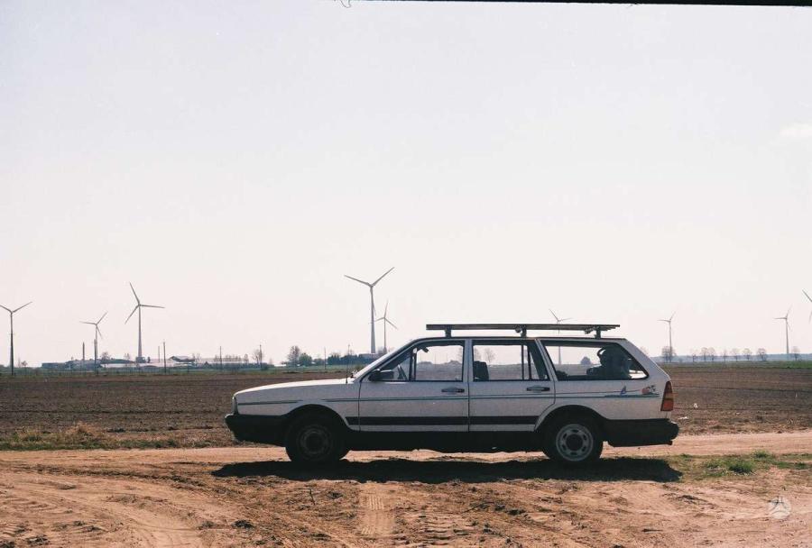 Balts Volkswagen Passat 1988 Viļņa, ar dzinēja tilpumu 1.78 L un nobraukumu 300 tūkst. km par 1700 €, foto 10 vietnē AUTOMOTO.COM.LV