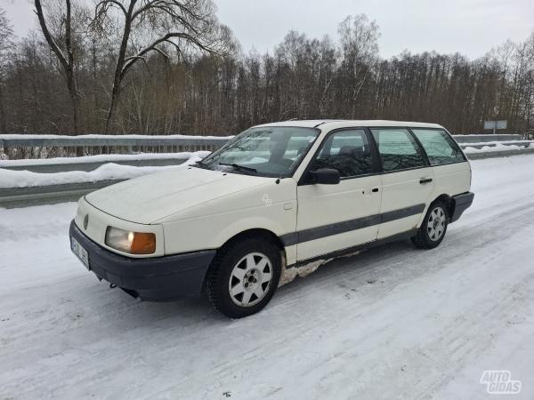 White Volkswagen Passat 1991 in Vilnius, with an engine capacity of 1.90 L and mileage of 382 thousand km for 600 €, photo 4 on AUTOMOTO.COM.LV