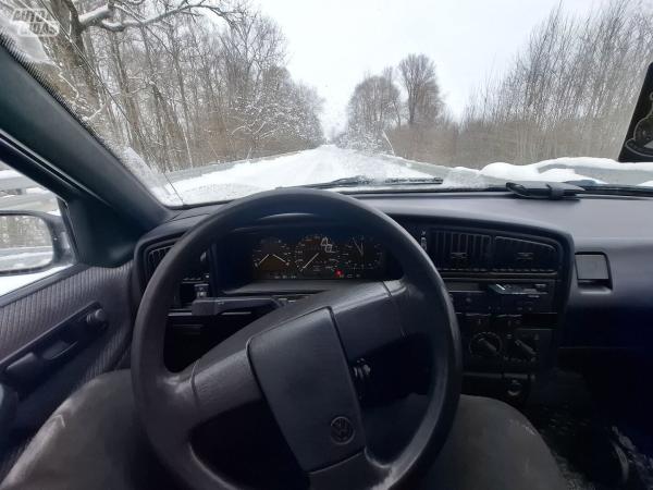 White Volkswagen Passat 1991 in Vilnius, with an engine capacity of 1.90 L and mileage of 382 thousand km for 600 €, photo 8 on AUTOMOTO.COM.LV
