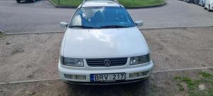 White Volkswagen Passat 1995 in Vilnius, with an engine capacity of 1.98 L and mileage of 317 thousand km for 800 €, photo 3 on AUTOMOTO.COM.LV