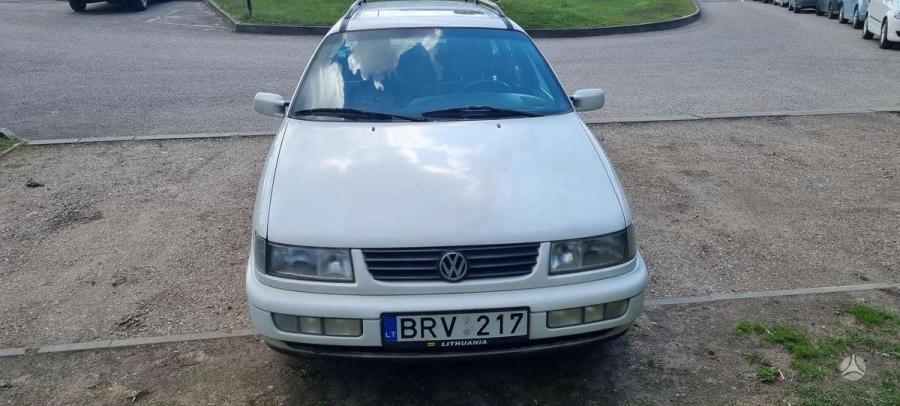 White Volkswagen Passat 1995 in Vilnius, with an engine capacity of 1.98 L and mileage of 317 thousand km for 800 €, photo 3 on AUTOMOTO.COM.LV