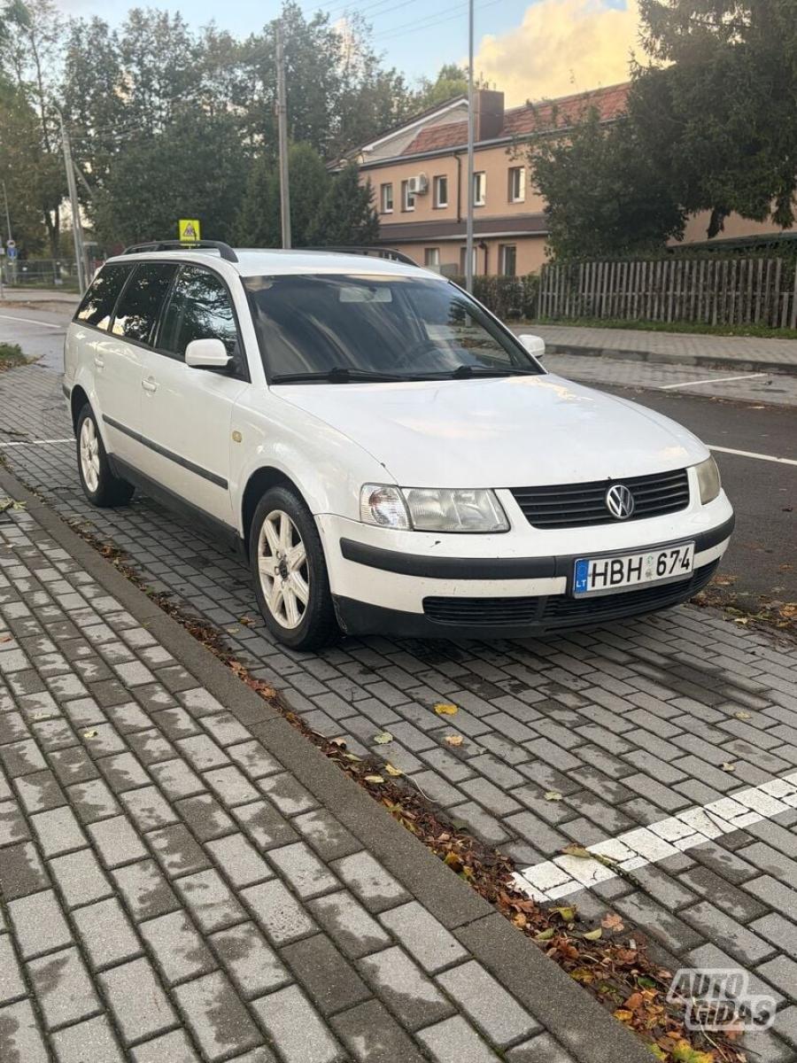 White Volkswagen Passat 1999 in Klaipeda, with an engine capacity of 1.90 L and mileage of 376 thousand km for 1000 €, photo 1 on AUTOMOTO.COM.LV