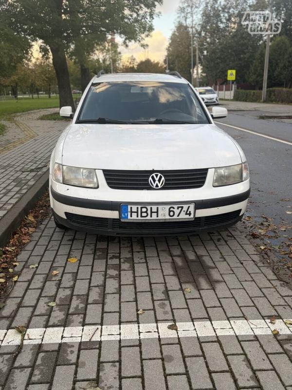 White Volkswagen Passat 1999 in Klaipeda, with an engine capacity of 1.90 L and mileage of 376 thousand km for 1000 €, photo 3 on AUTOMOTO.COM.LV