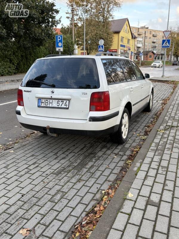 White Volkswagen Passat 1999 in Klaipeda, with an engine capacity of 1.90 L and mileage of 376 thousand km for 1000 €, photo 5 on AUTOMOTO.COM.LV