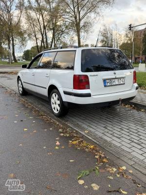 White Volkswagen Passat 1999 in Klaipeda, with an engine capacity of 1.90 L and mileage of 376 thousand km for 1000 €, photo 6 on AUTOMOTO.COM.LV