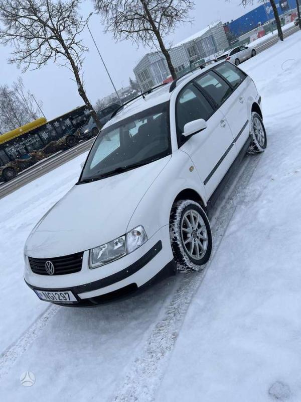 White Volkswagen Passat 2000 in Siauliai, with an engine capacity of 1.90 L and mileage of 262 thousand km for 2299 €, photo 1 on AUTOMOTO.COM.LV
