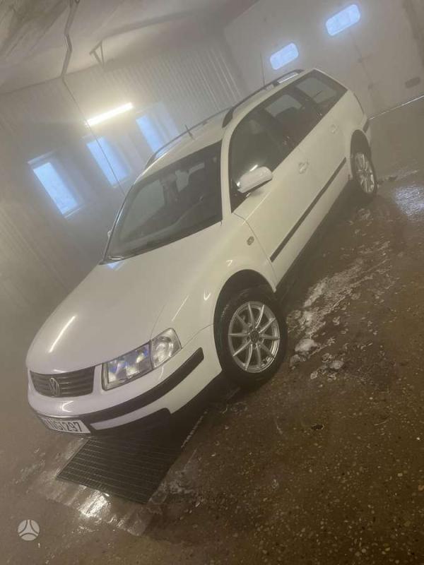 White Volkswagen Passat 2000 in Siauliai, with an engine capacity of 1.90 L and mileage of 262 thousand km for 2299 €, photo 8 on AUTOMOTO.COM.LV