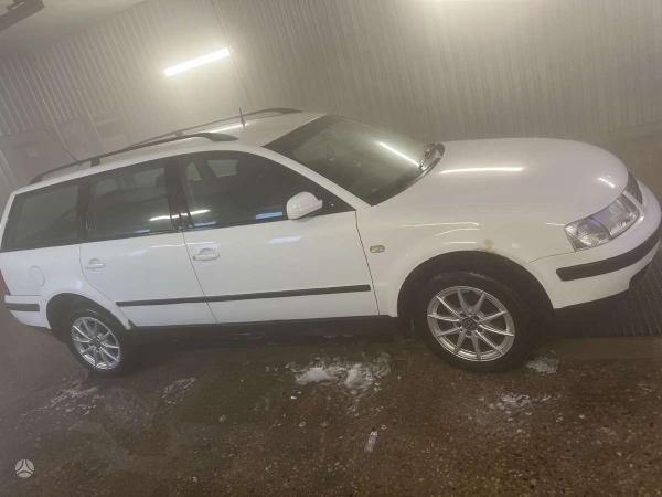 White Volkswagen Passat 2000 in Siauliai, with an engine capacity of 1.90 L and mileage of 262 thousand km for 2299 €, photo 10 on AUTOMOTO.COM.LV