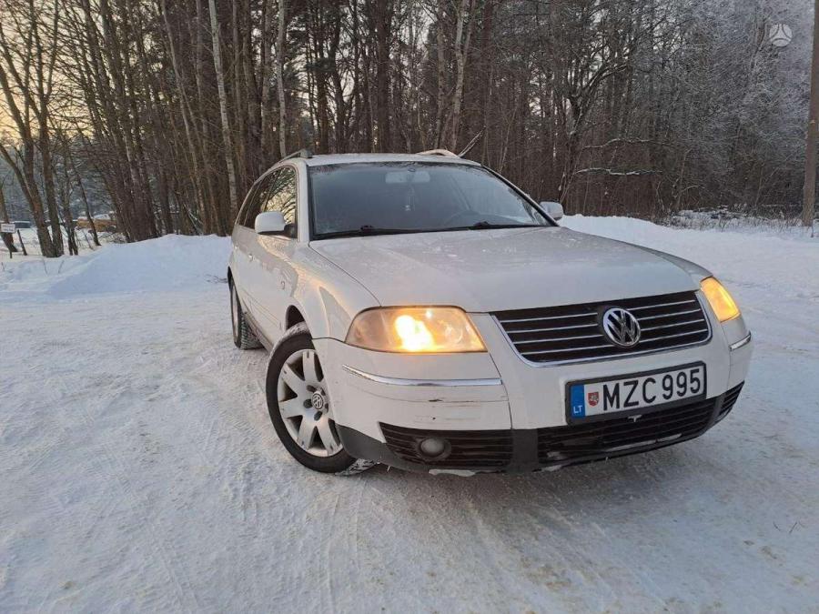 Balts Volkswagen Passat 2003 Viļņa, ar dzinēja tilpumu 2.50 L un nobraukumu 290 tūkst. km par 1340 €, foto 1 vietnē AUTOMOTO.COM.LV