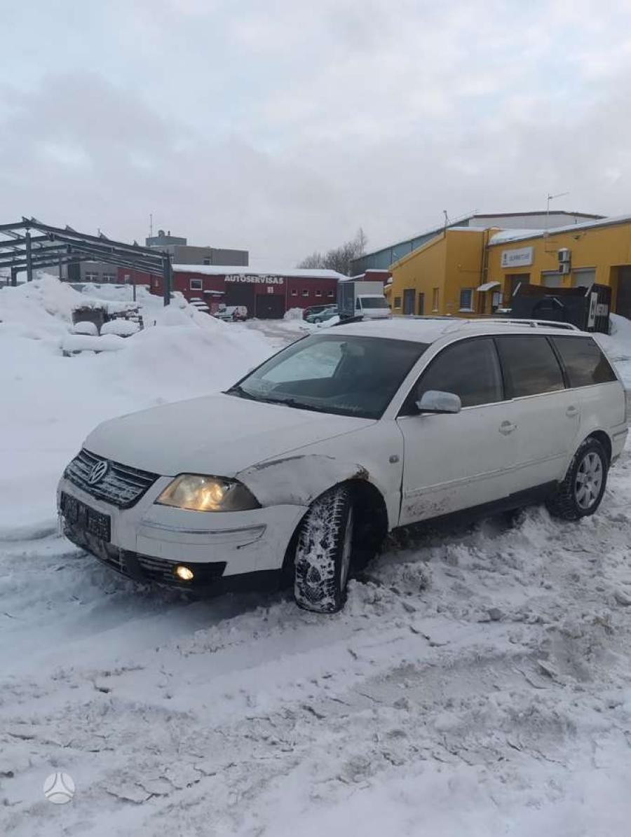 White Volkswagen Passat 2003 in Klaipeda, with an engine capacity of 2.50 L and mileage of 293 thousand km for 600 €, photo 2 on AUTOMOTO.COM.LV