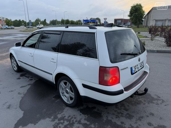 White Volkswagen Passat 2003 in Silute, with an engine capacity of 1.90 L and mileage of 451 thousand km for 1350 €, photo 4 on AUTOMOTO.COM.LV