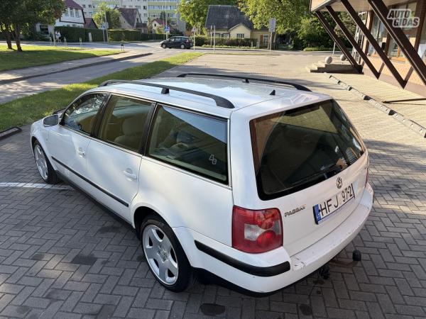 White Volkswagen Passat 2003 in Jonava, with an engine capacity of 1.90 L and mileage of 500 thousand km for 1700 €, photo 8 on AUTOMOTO.COM.LV