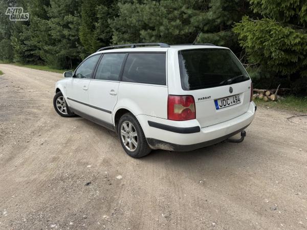 Белый Фольксваген Пассат 2003 в Каунас, объемом двигателя 1.90 л и пробегом 416 тыс. км за 1550 €, фото 2 на AUTOMOTO.COM.LV